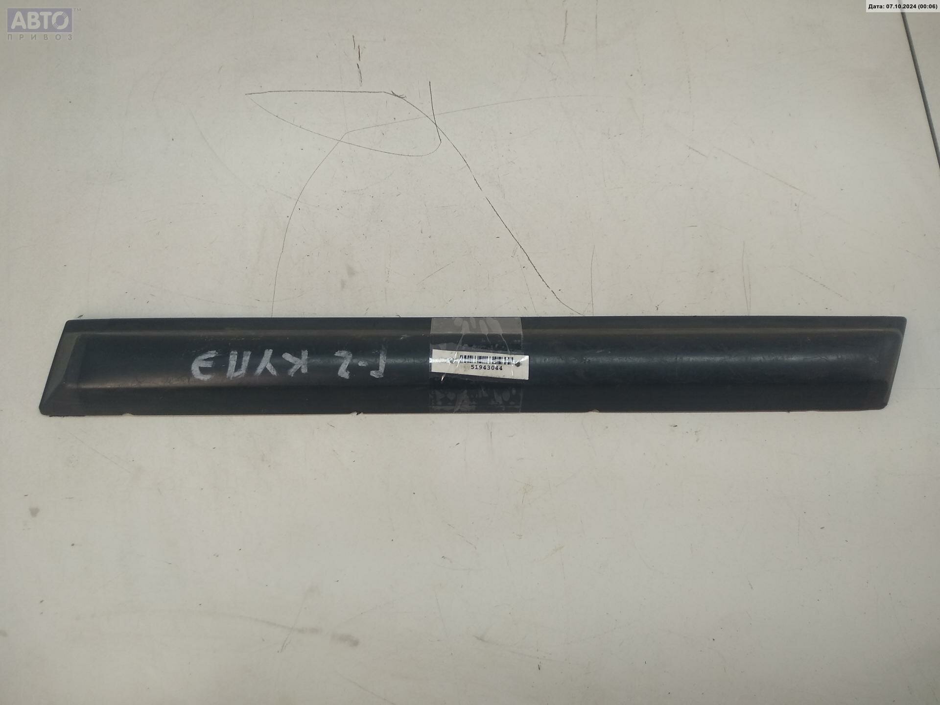 Молдинг наружный кузовной задний левый Volkswagen Golf-2