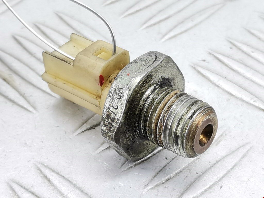 Датчик давления масла Ford Fiesta 5 98AB9278CA арт. 1845317