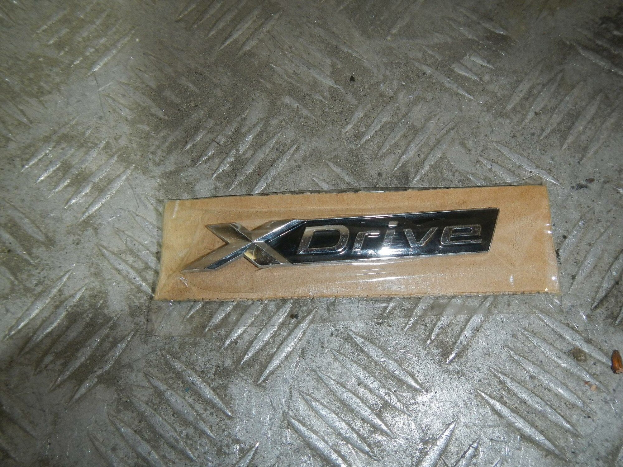 Б/У Эмблема, BMW (БМВ)-X4 (G02) (18-) BMW X4 (G02) (18-) надпись без повреждений. 502188 BMW арт. 51148737321