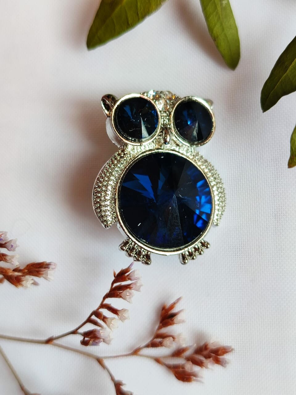 Брошь, стразы