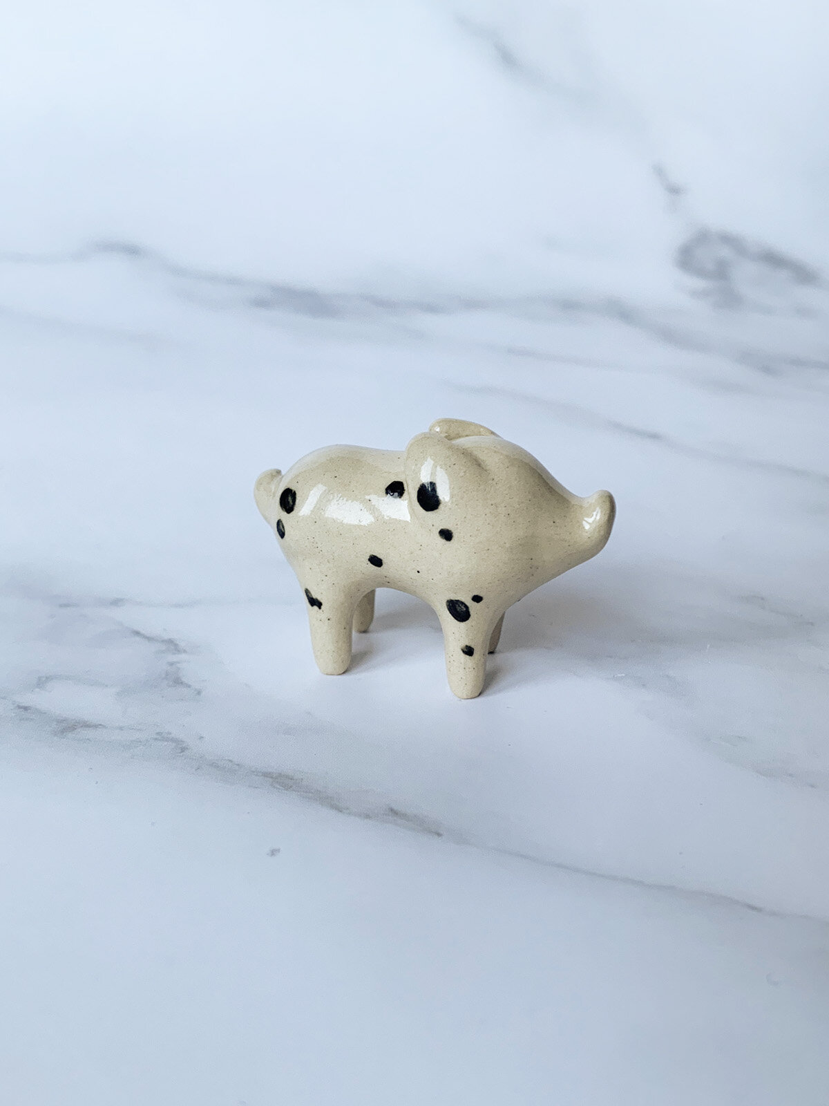 Фигурка поросенок пятнистый керамика