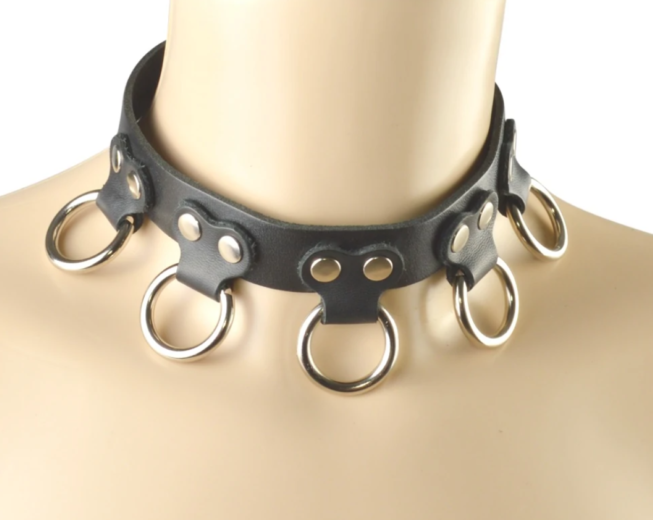 Чокер Sitabella "Квинта", натуральная кожа, 5 колец, клепки, чёрный