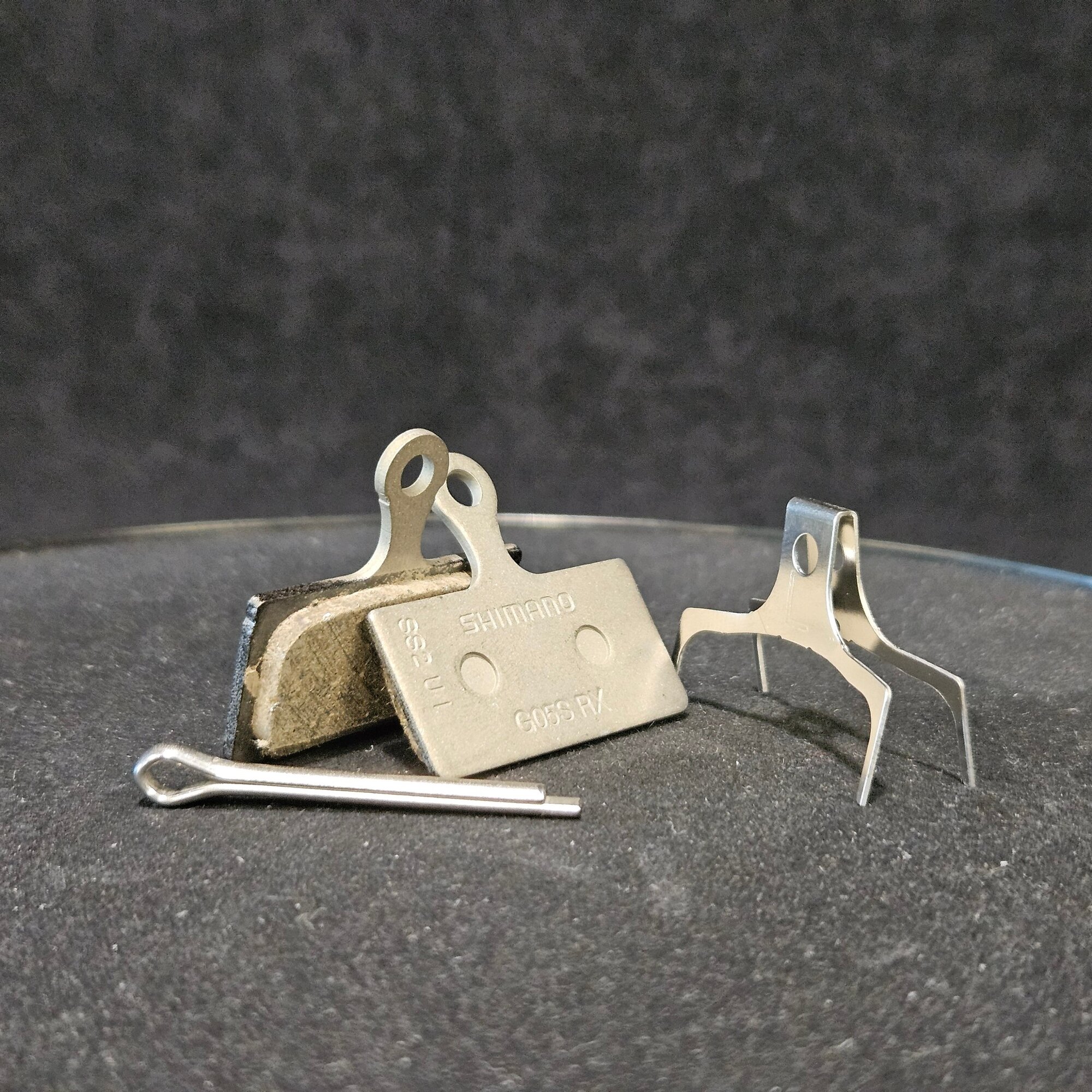 Колодки для дисковых тормозов Shimano G05S-RX (Deore / XTR), G-type, органические (resin), подложка из стального сплава