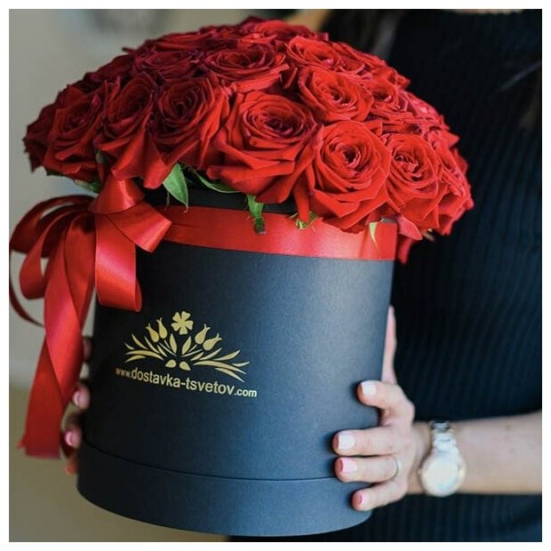 Шляпная коробка "Тиффани", роза, 51 цветок, на биофлоре, высота 30см