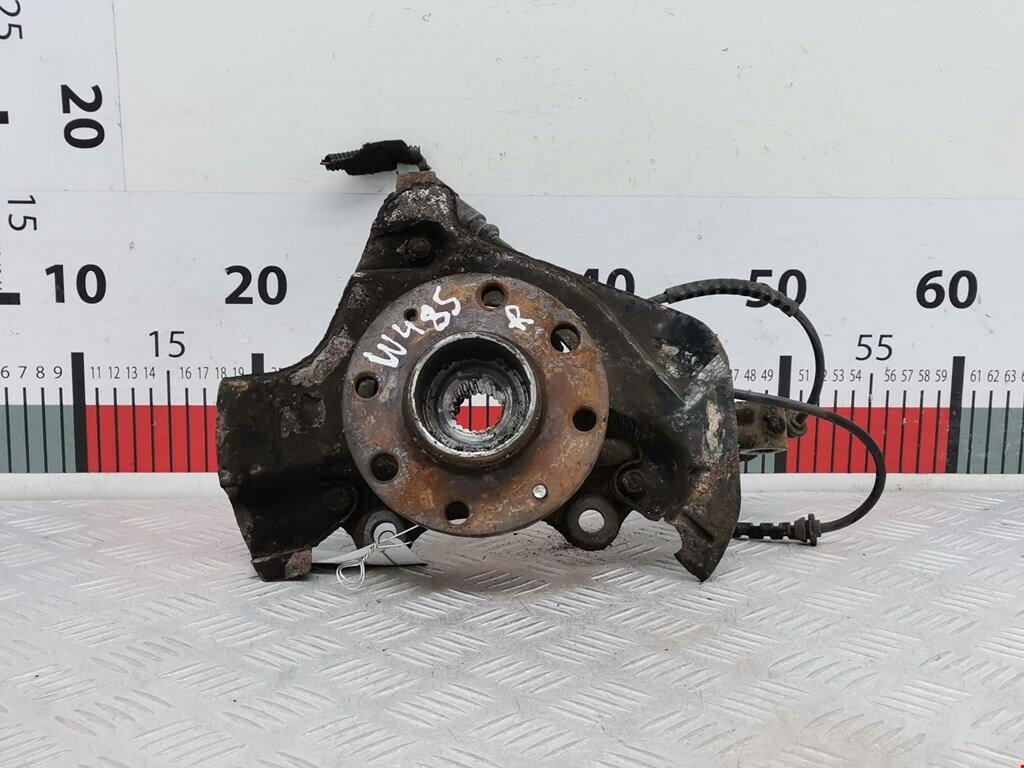 Ступица (кулак цапфа) передняя правая Opel Corsa D 95524779 арт. 2026751