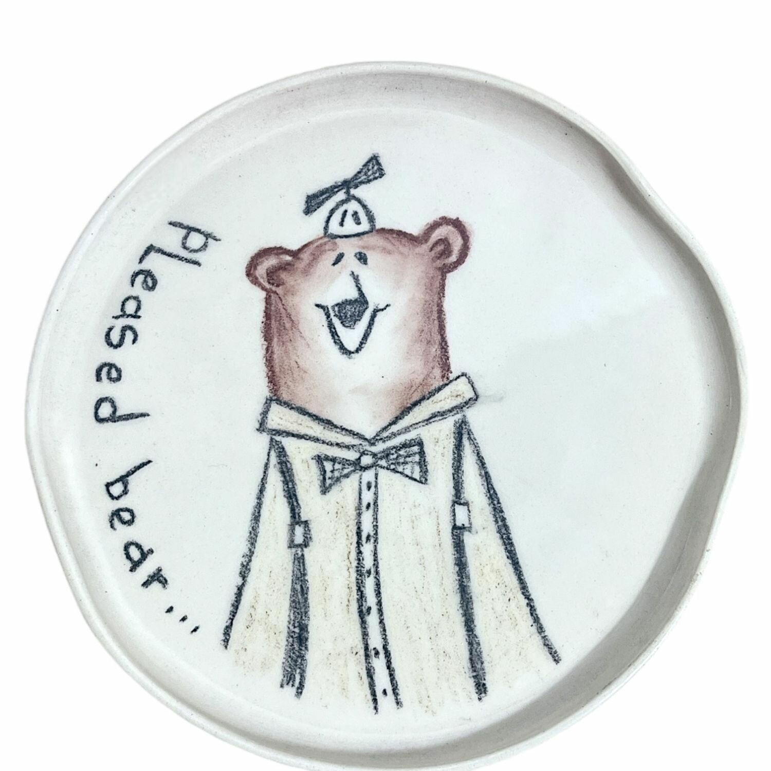 Тарелка ручной работы «Pleased bear в комбинезоне», керамика, 17 см