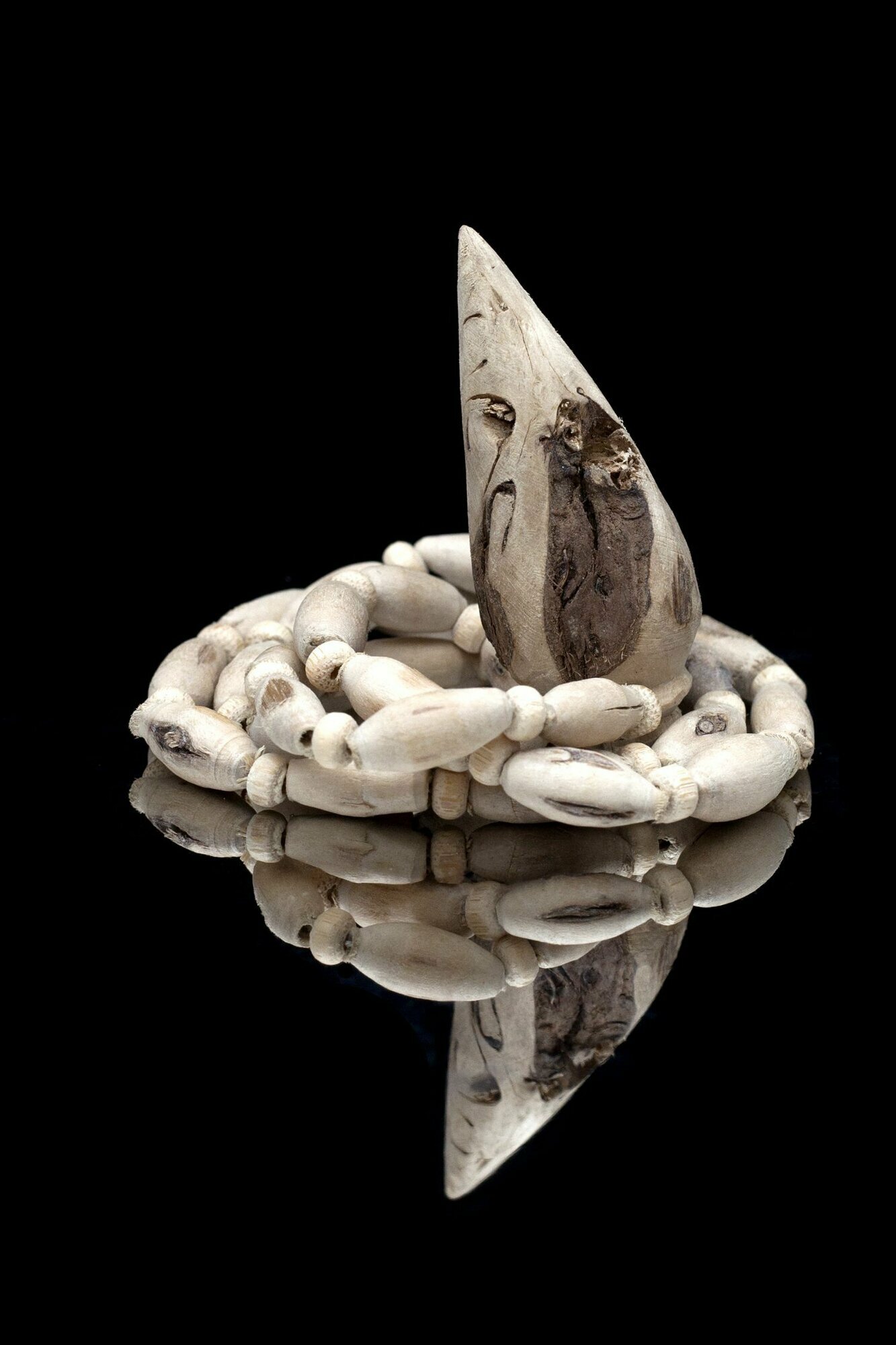 Бусы, дерево