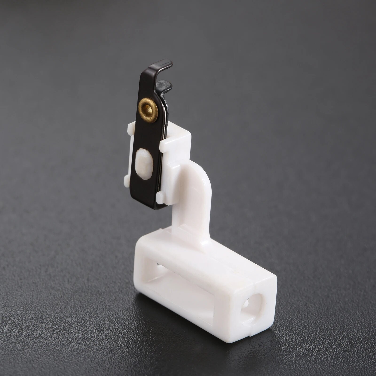 Нитевдеватель для швейной машины Pfaff, модели 2026, 2027, 2028, 2029