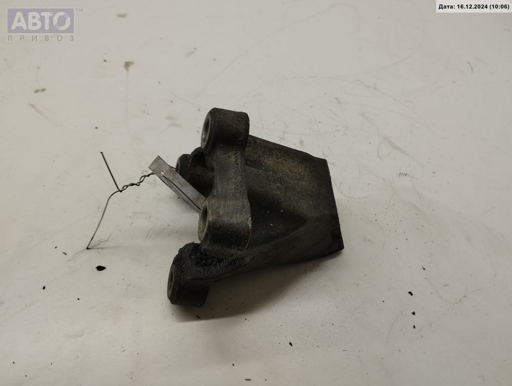 Кронштейн двигателя опорный Audi A6 C6 Allroad (2006-2009)