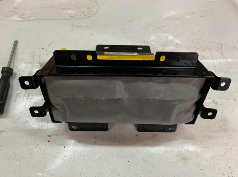 Подушка безопасности пассажира Hyundai Getz 84560-1C000