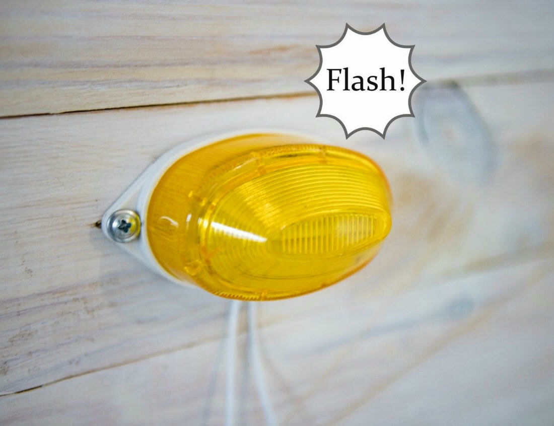 Накладная Строб лампа желтая 10 холодных белых LED, 2W, 80 вспышек/мин, IP65, Торг-Хаус