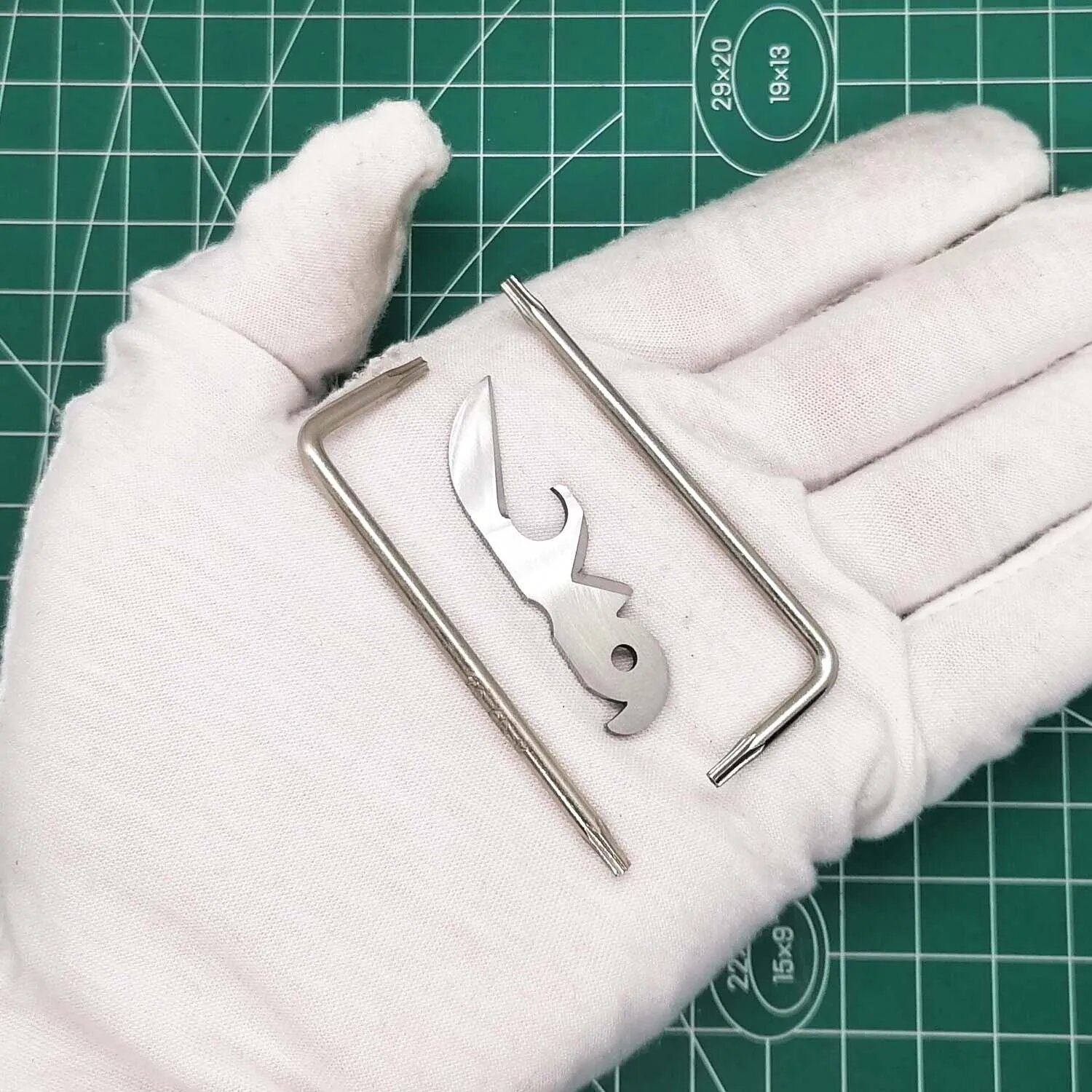 Открывалка для бутылок Leatherman ARC Free P4