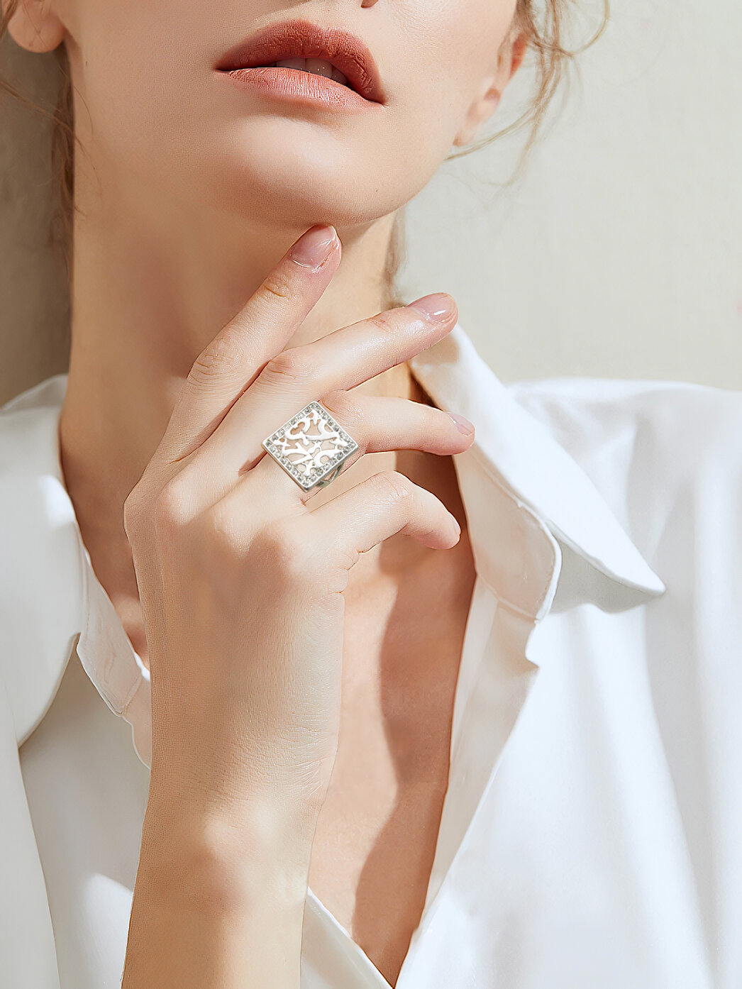 Кольцо Emay, кристаллы Swarovski, искусственный камень