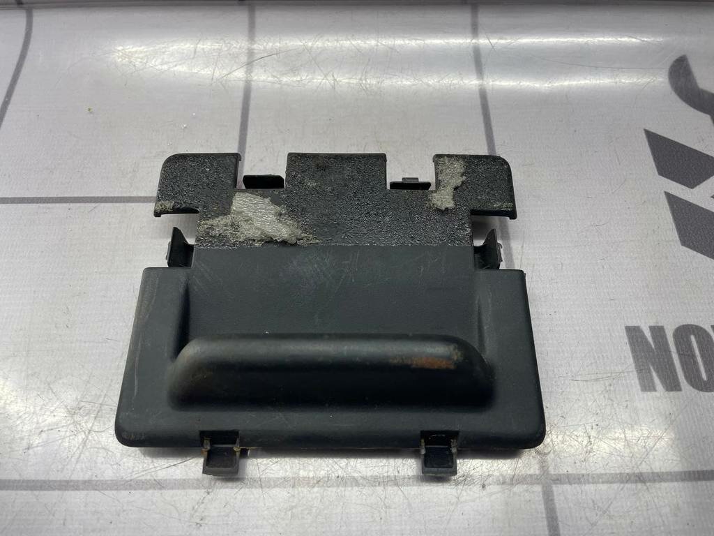 Накладка (кузов внутри) Renault Logan 2 14-18