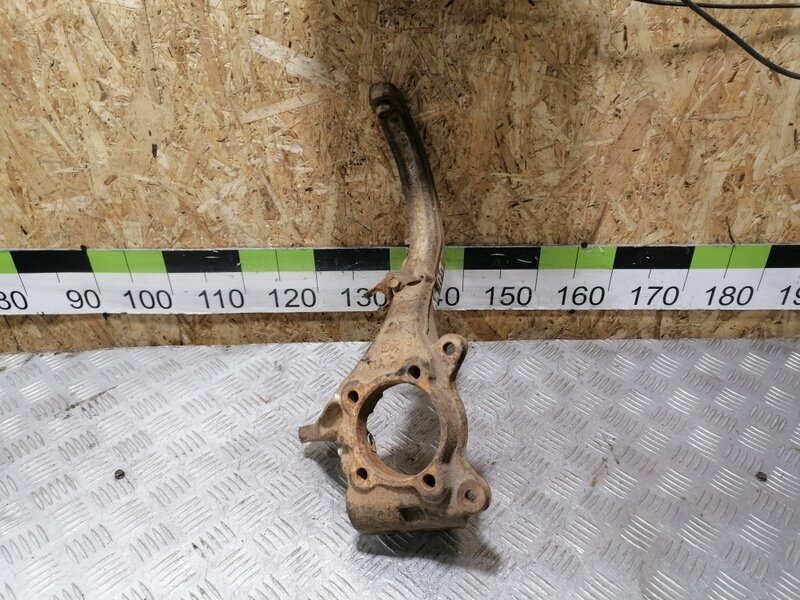 Кулак поворотный передний правый MITSUBISHI Legnum EA MR223629