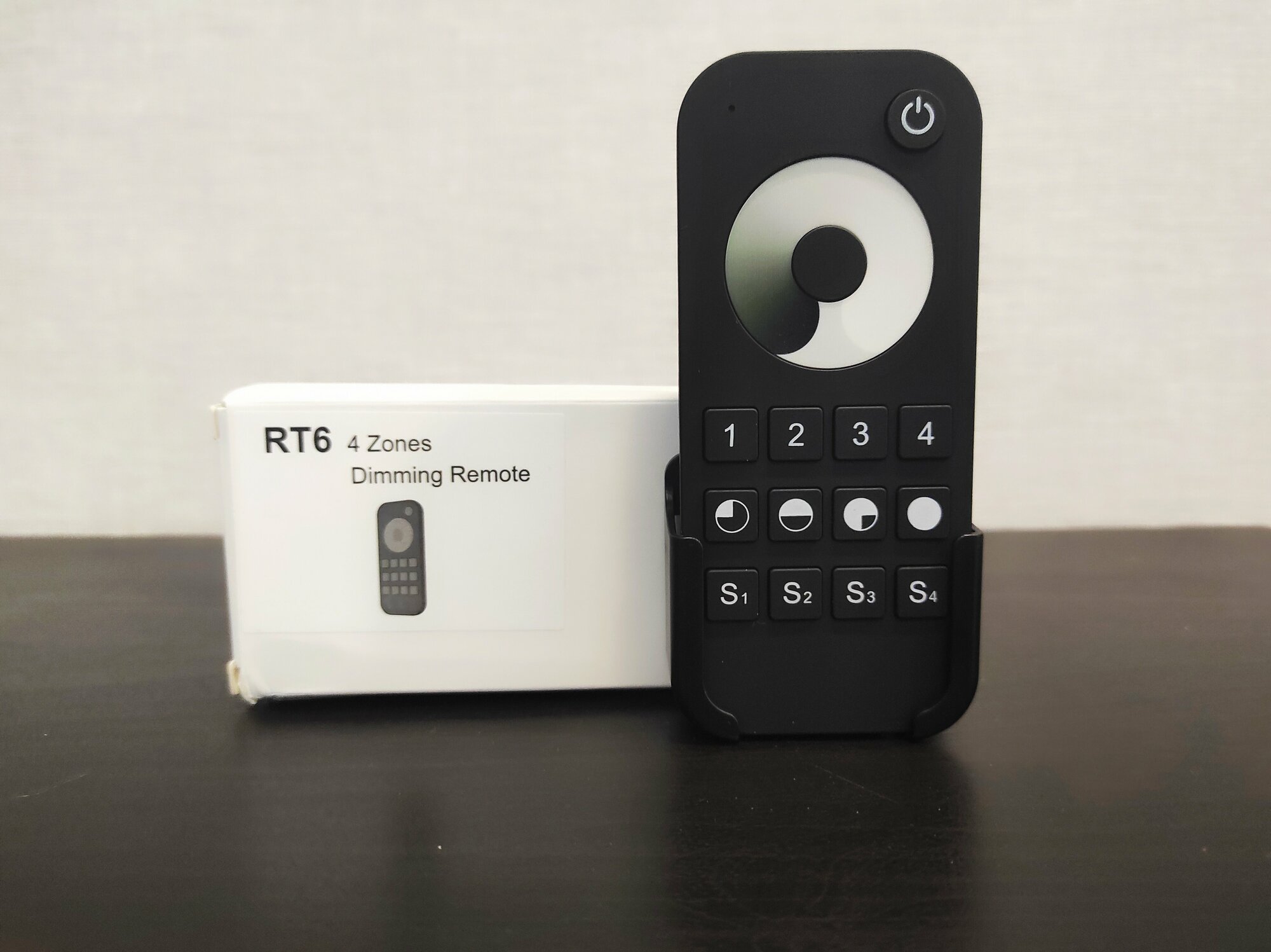 Пульт управления для управления светодиодной лентой RT6 4 Zones Delight