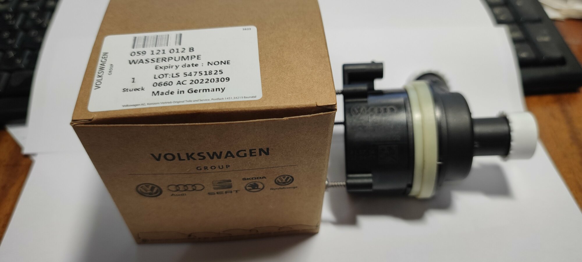 059121012b насос охлождающей жидкости