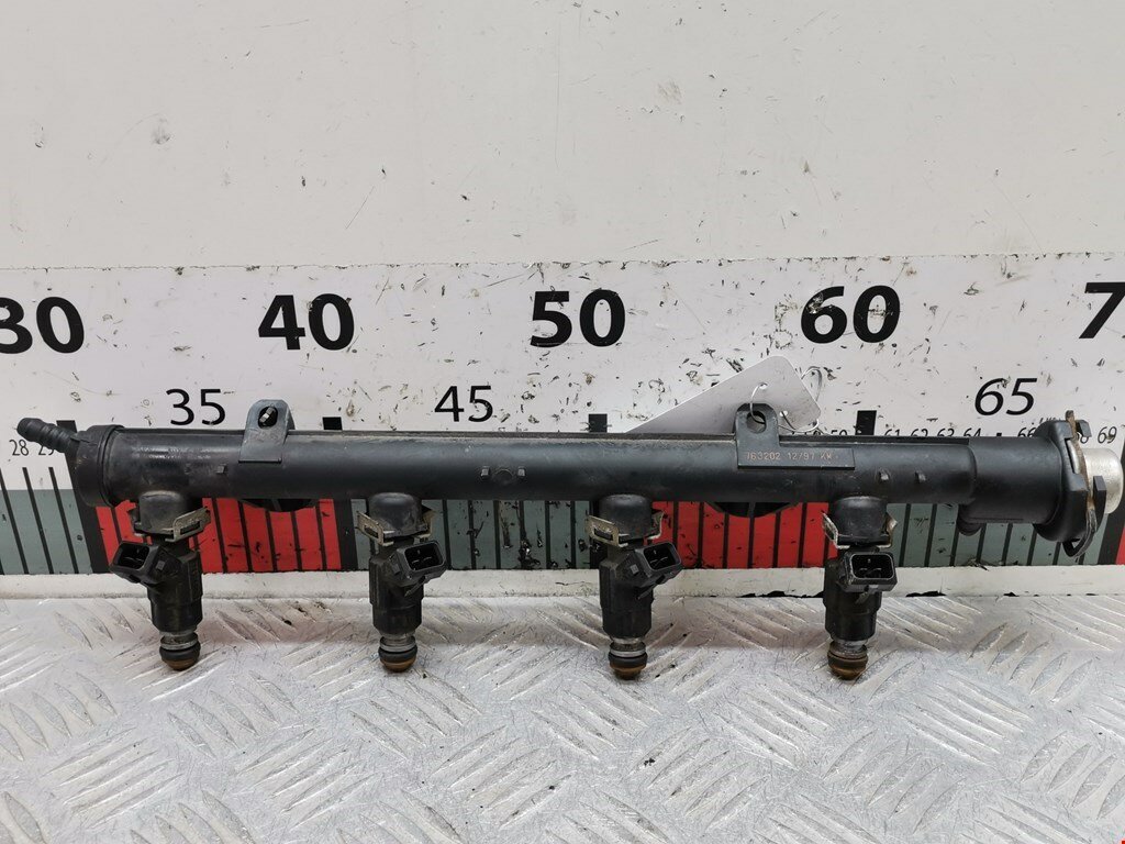 Форсунка бензиновая электрическая Volkswagen Polo 3 030906031E арт. 2150346