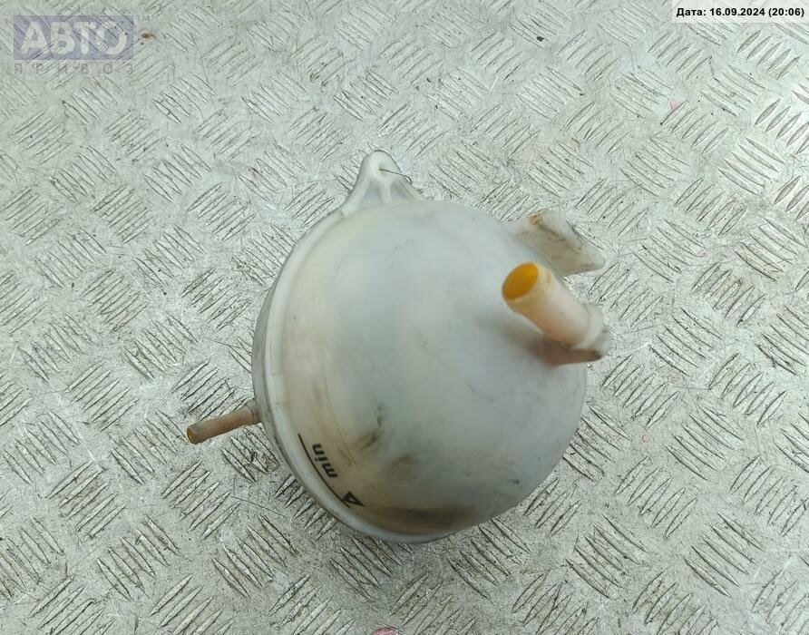 Бачок расширительный Volkswagen Passat B4