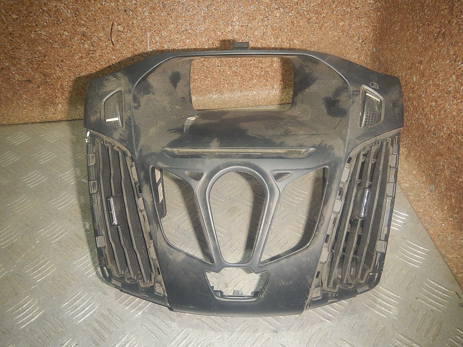 Б/У Накладка декоративная, Ford (Форд)-FOCUS 3 (11-) FORD FOCUS 3 (11-19) Магнитолы Царапины.задиры. 372893 FORD арт. BM5...