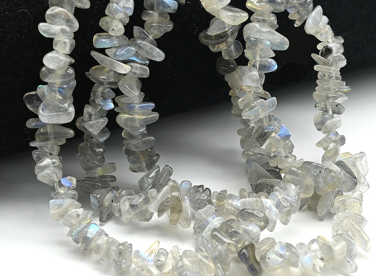 Бусы, лабрадорит