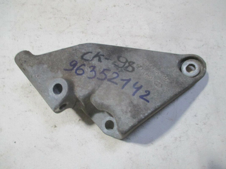 Кронштейн генератора 96352142 96352143 Шевроле Авео Круз Лачетти Реззо на 1,2-1,8 литр F14-18D3