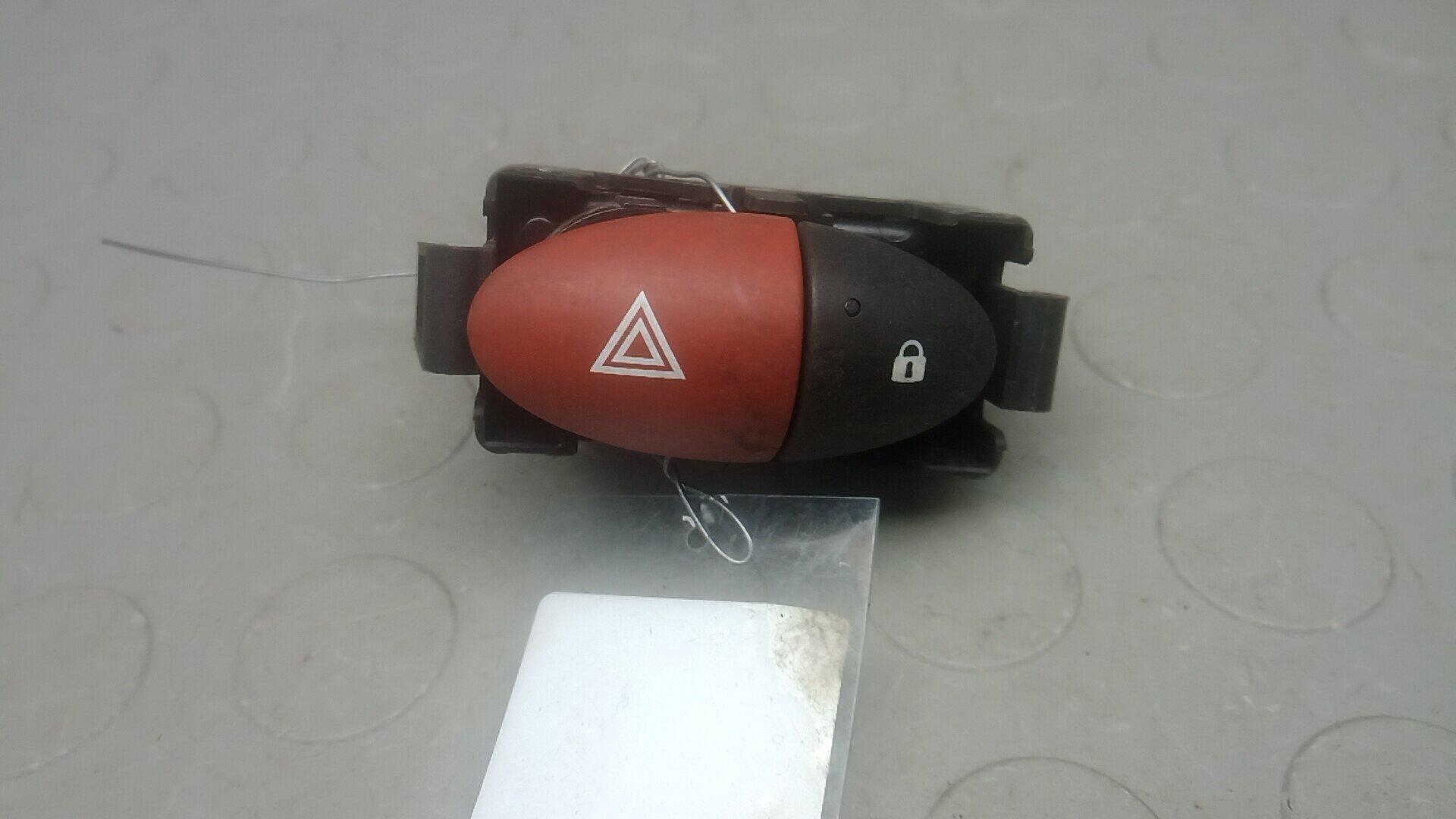 Кнопка аварийки RENAULT MASTER 3, Номер 8200483813, 95508695, 252100991R, 252904905R