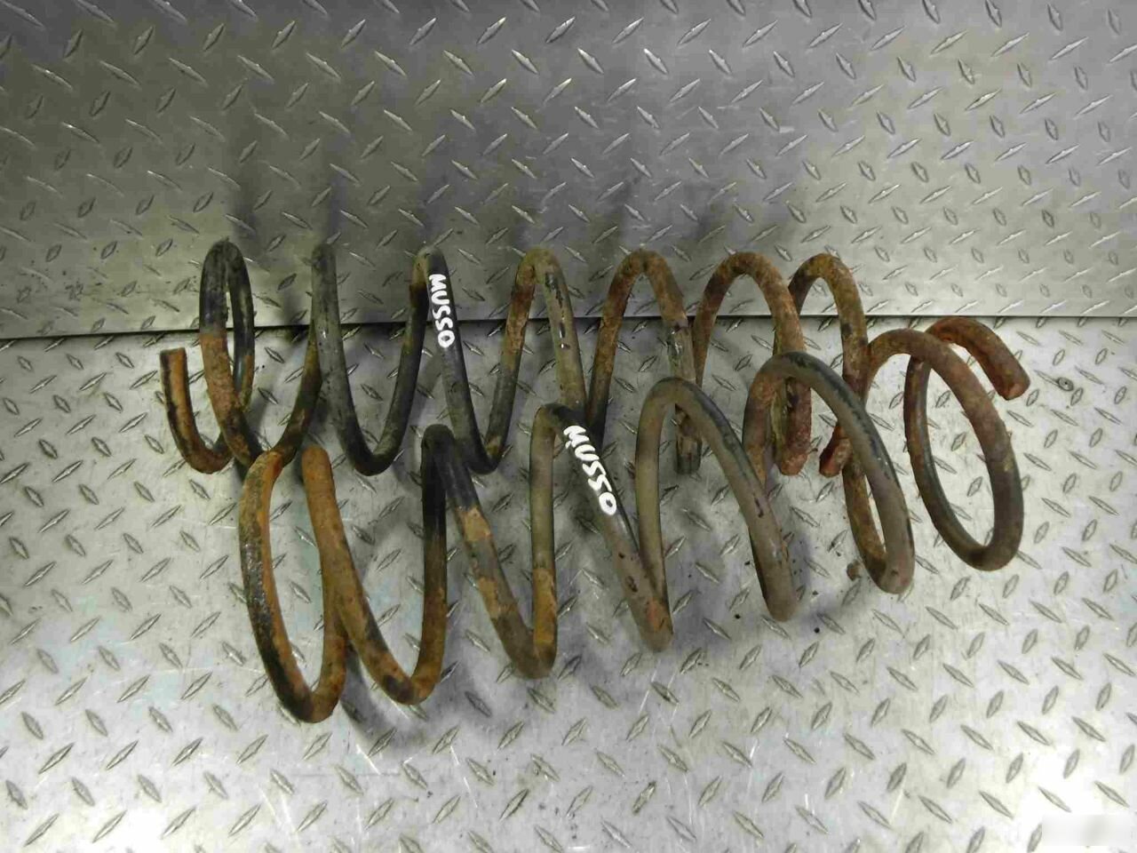 Пружина задняя SsangYong Musso I рестайлинг (1998—2006) 4511005201