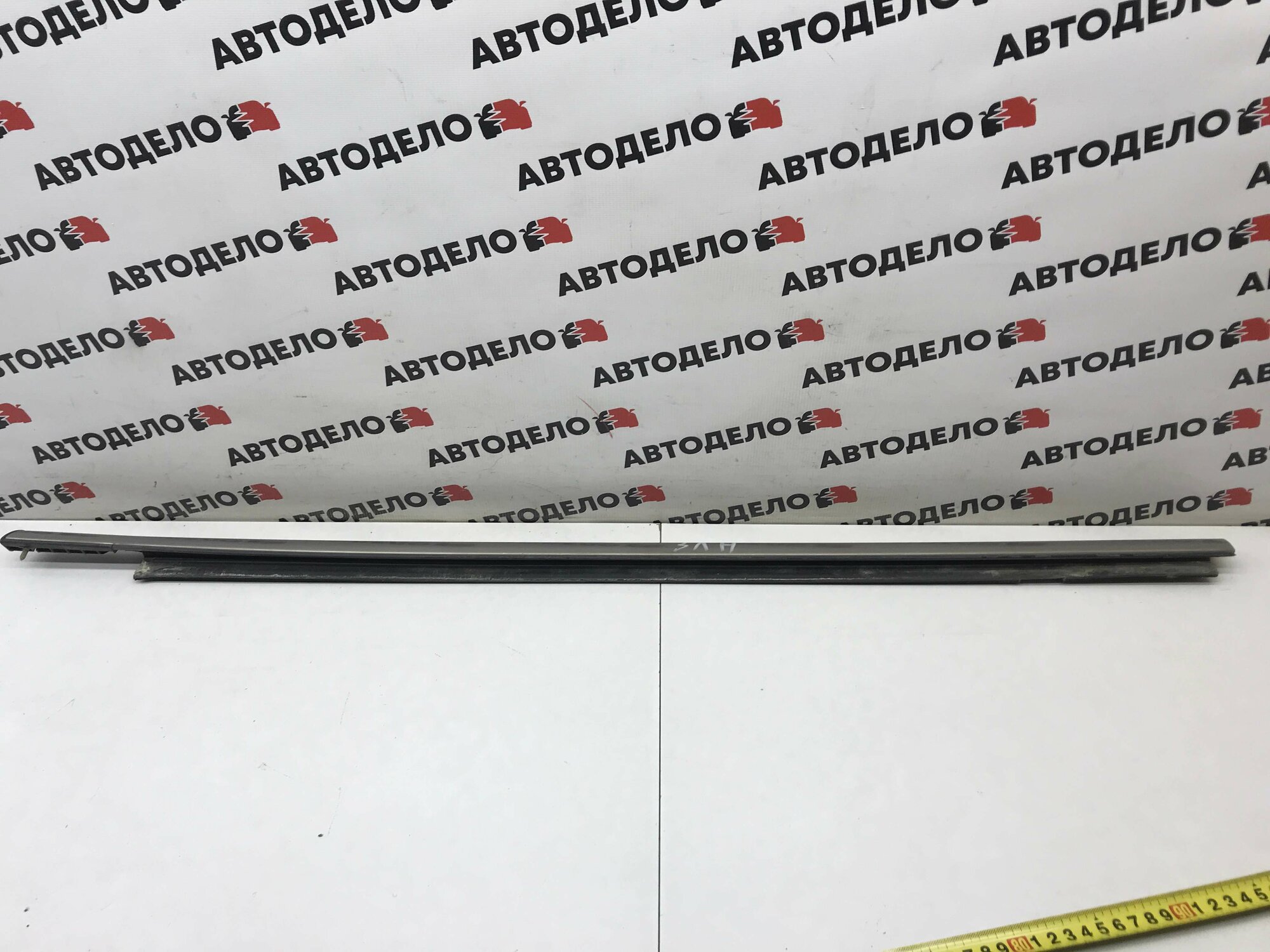 Бархотка наружная з/л двери Lincoln Town Car 01 г