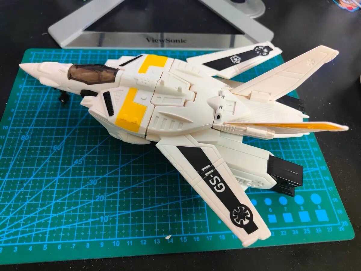 Трансформер X-Bot Varibale Cyberbot ULTRA Bandai yellow