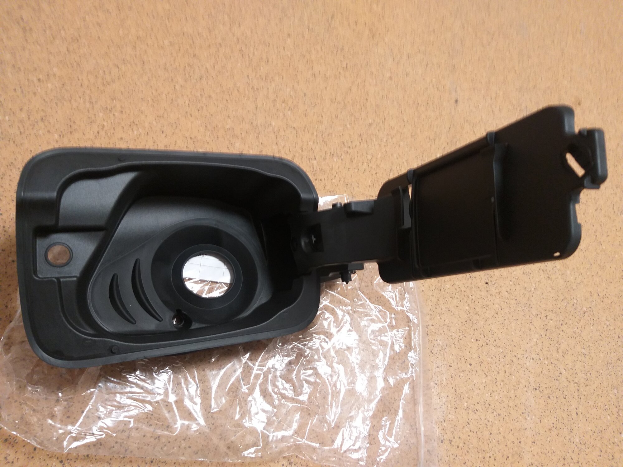 Горловина заливная лючка бензобака Шкода Рапид Skoda Rapid оригинал 5JA809999A 5JA809999B