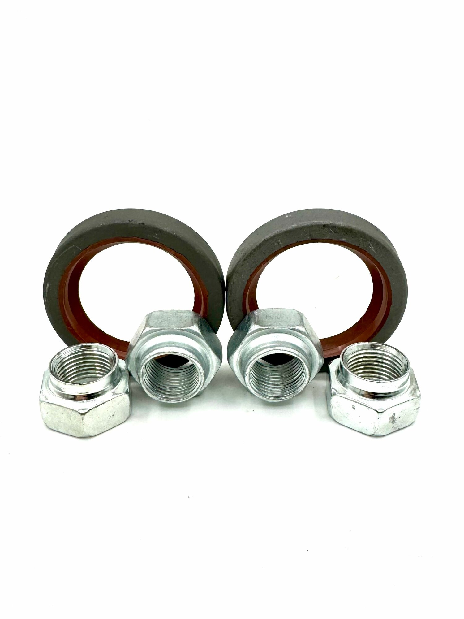 Сальники ступицы Ваз 2101-2107 с гайками на 2 колеса