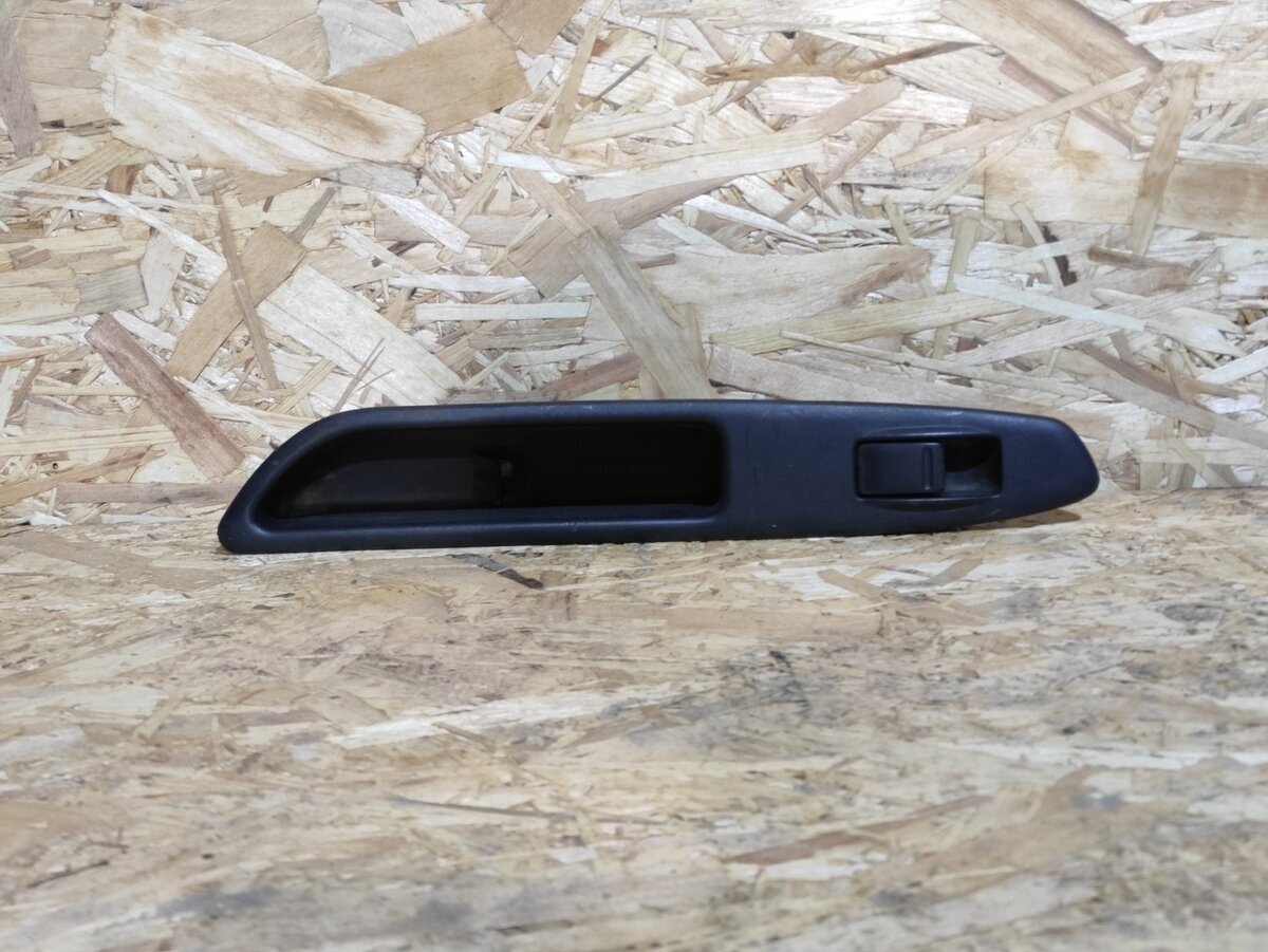 Кнопка стеклоподъемника SUBARU Forester S11 83071SA050