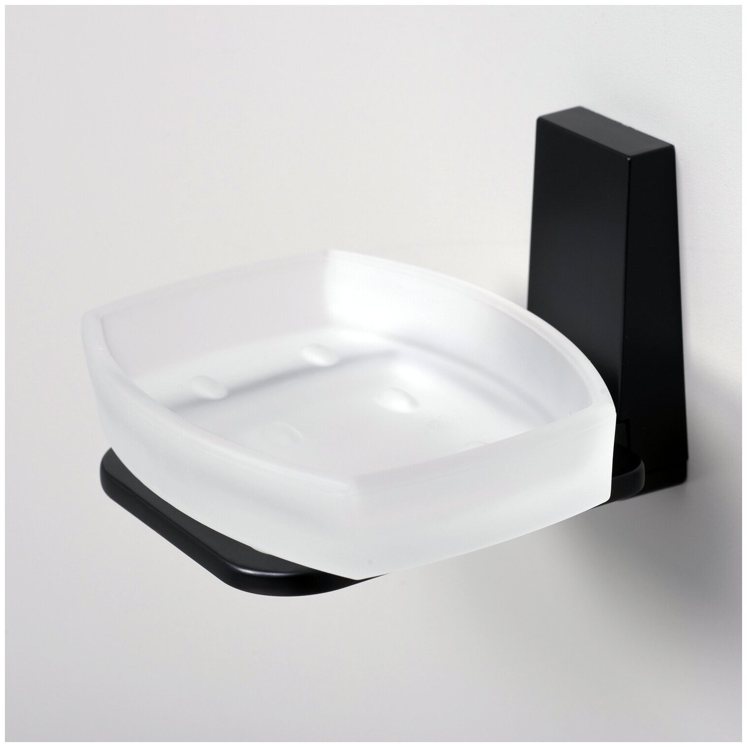 Мыльница настенная WasserKRAFT K-3229, для кускового мыла, черная матовая, металл/стекло