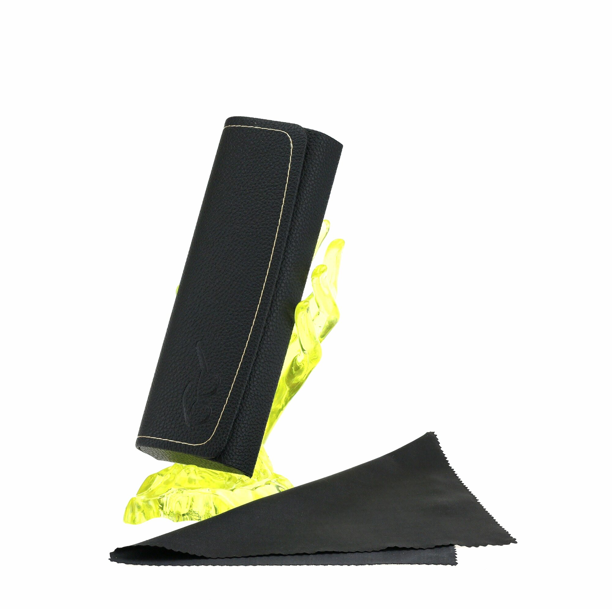 Чёрный футляр для очков на магните с мягкой крышкой