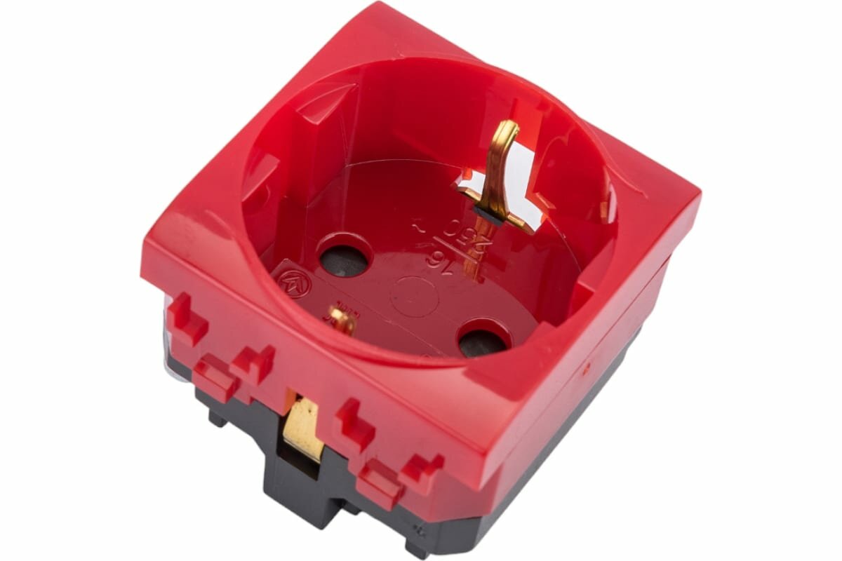 DKC 76482R Двухмодульная электрическая розетка с заземлением и защитными шторками, красная