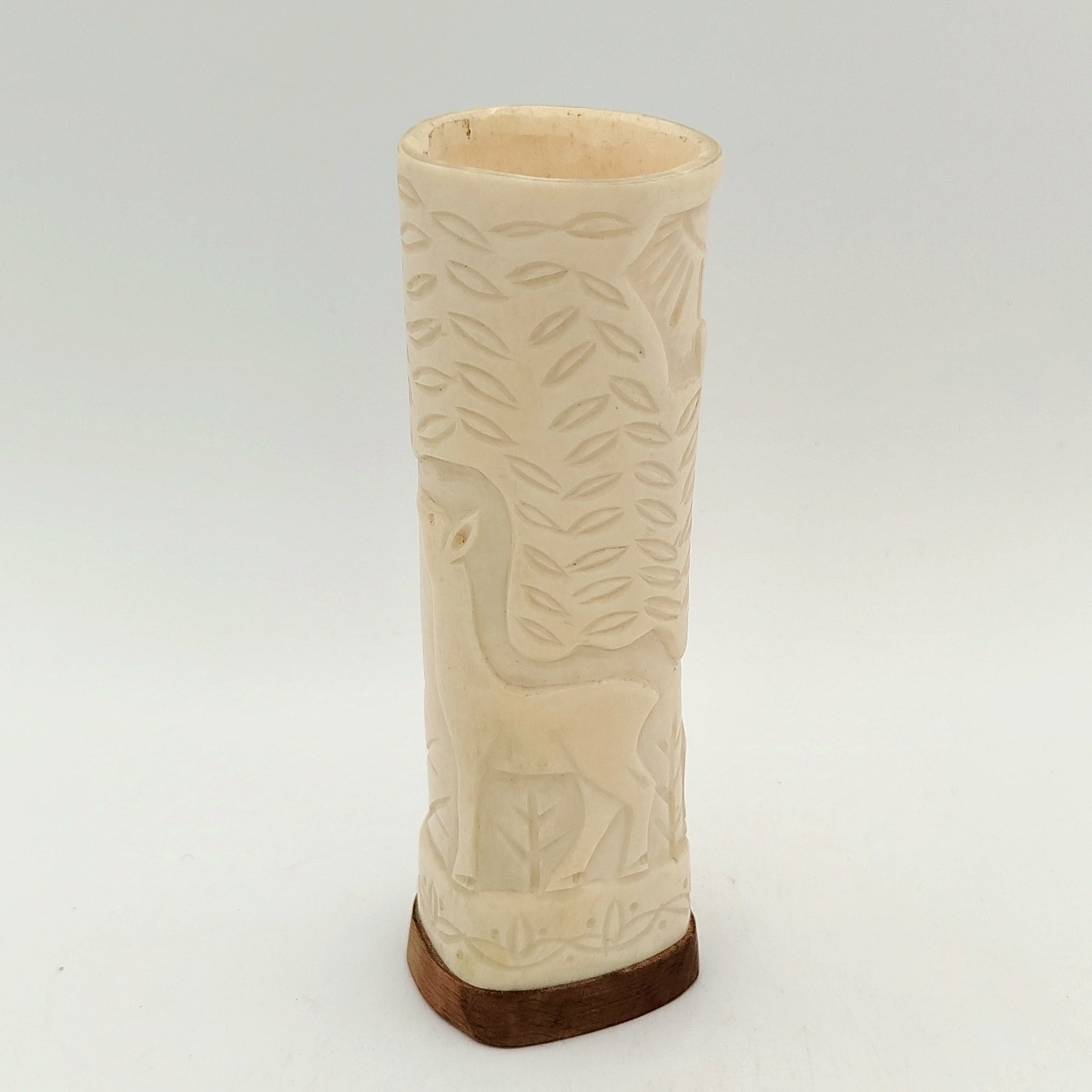 Карандашница с изображением оленей, кость, дерево, резьба, СССР, 1960-1990 гг.