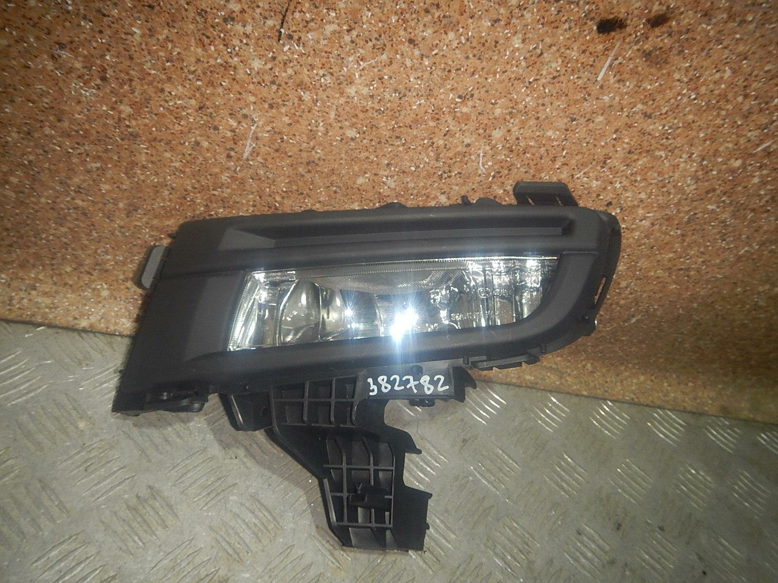 Б/У Фара противотуманная левая, Mazda (Мазда)-3 (BK) (02-09) MAZDA 3 (BK) (02-09) Седан, с рамкой. Новая, оригинал. 38278...