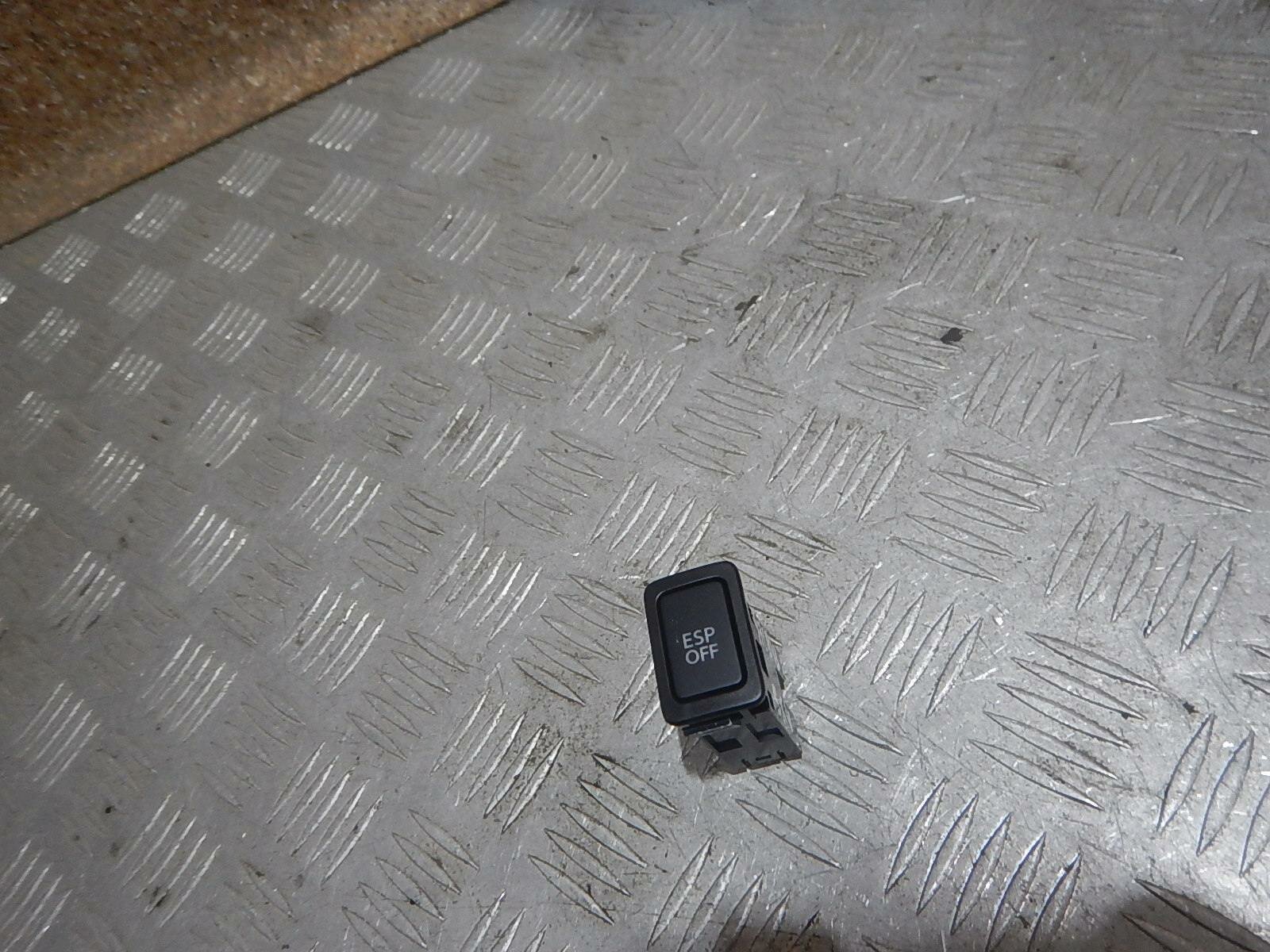 Б/У Кнопка, Suzuki (Сузуки)-SX4 (06-) SUZUKI SX4 (06-) ESP OFF Новая. 471843 SUZUKI арт. 3758579J01