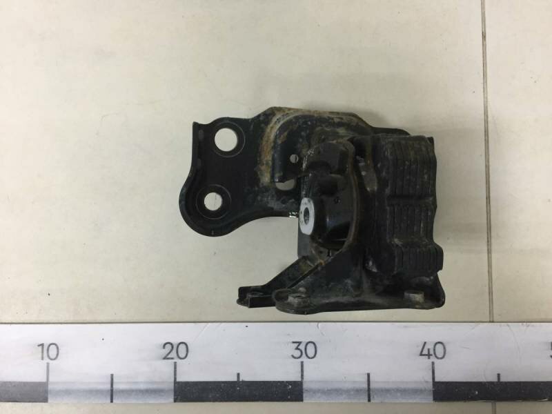 Опора КПП Toyota Corolla E180 2013 кат.номер: 123720T270