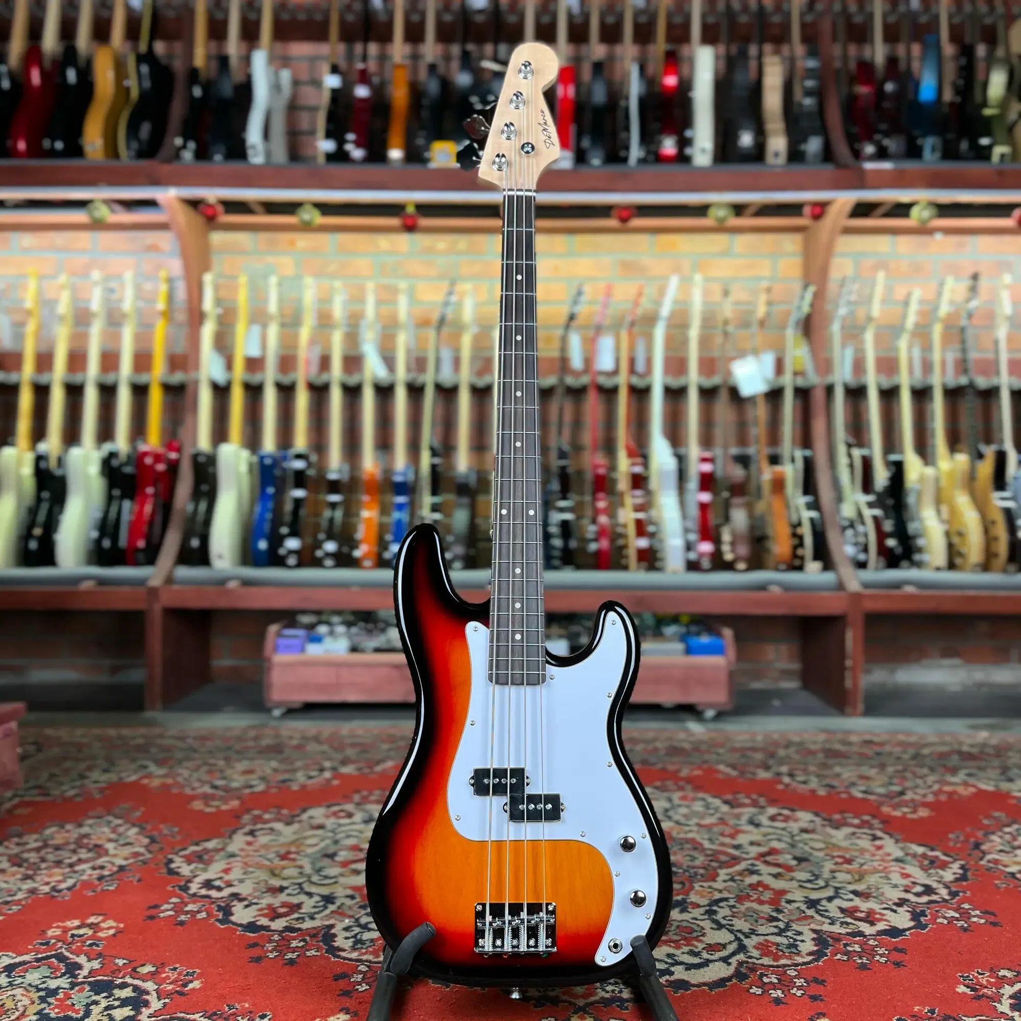Бас-гитара DeMarco DMPB200 Precision Bass Sunburst — фото 1