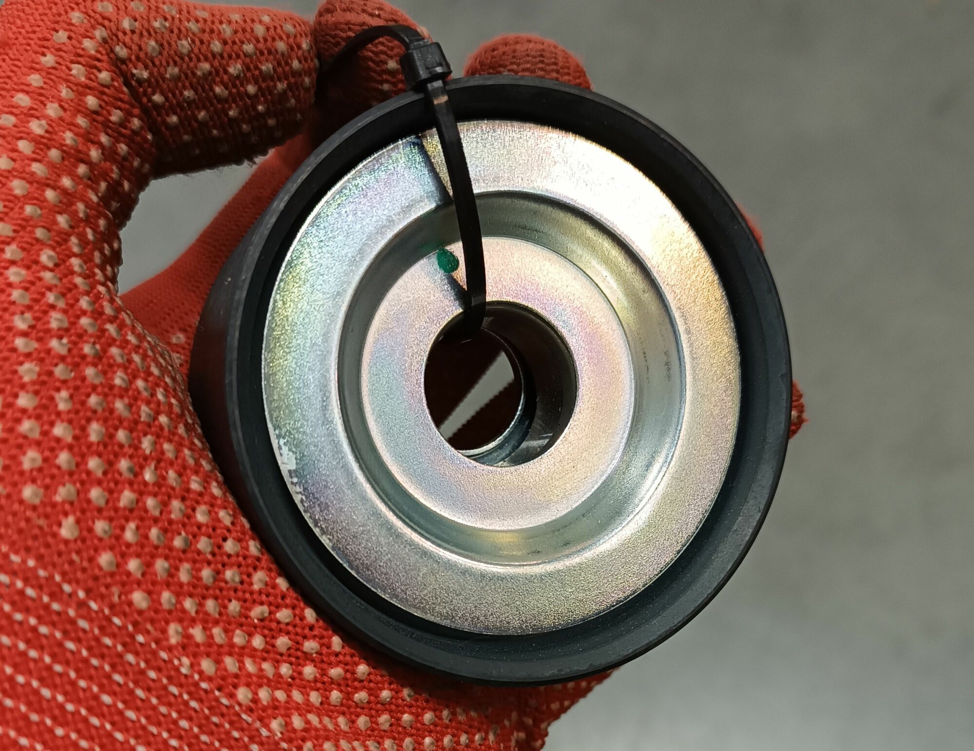 Ролик натяжителя ремня 20x74x38 MB Axor/KMZ 5490 , арт. APV1092 Dayco