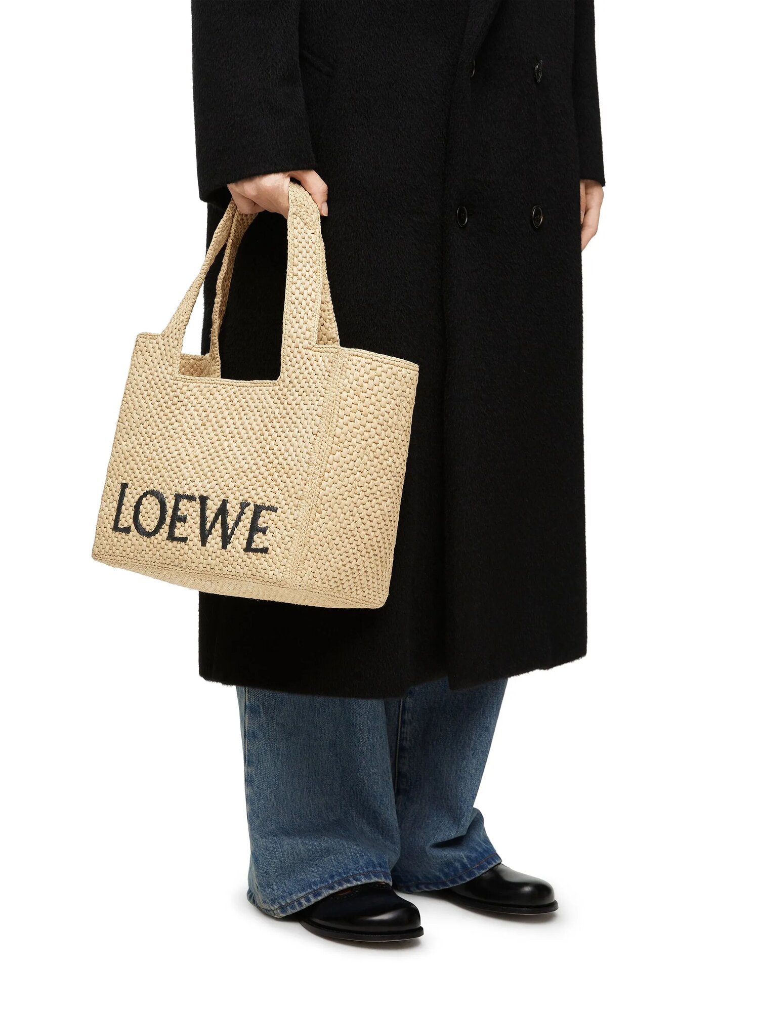 Сумка Loewe Medium LOEWE Font Tote in raffia — фото 1
