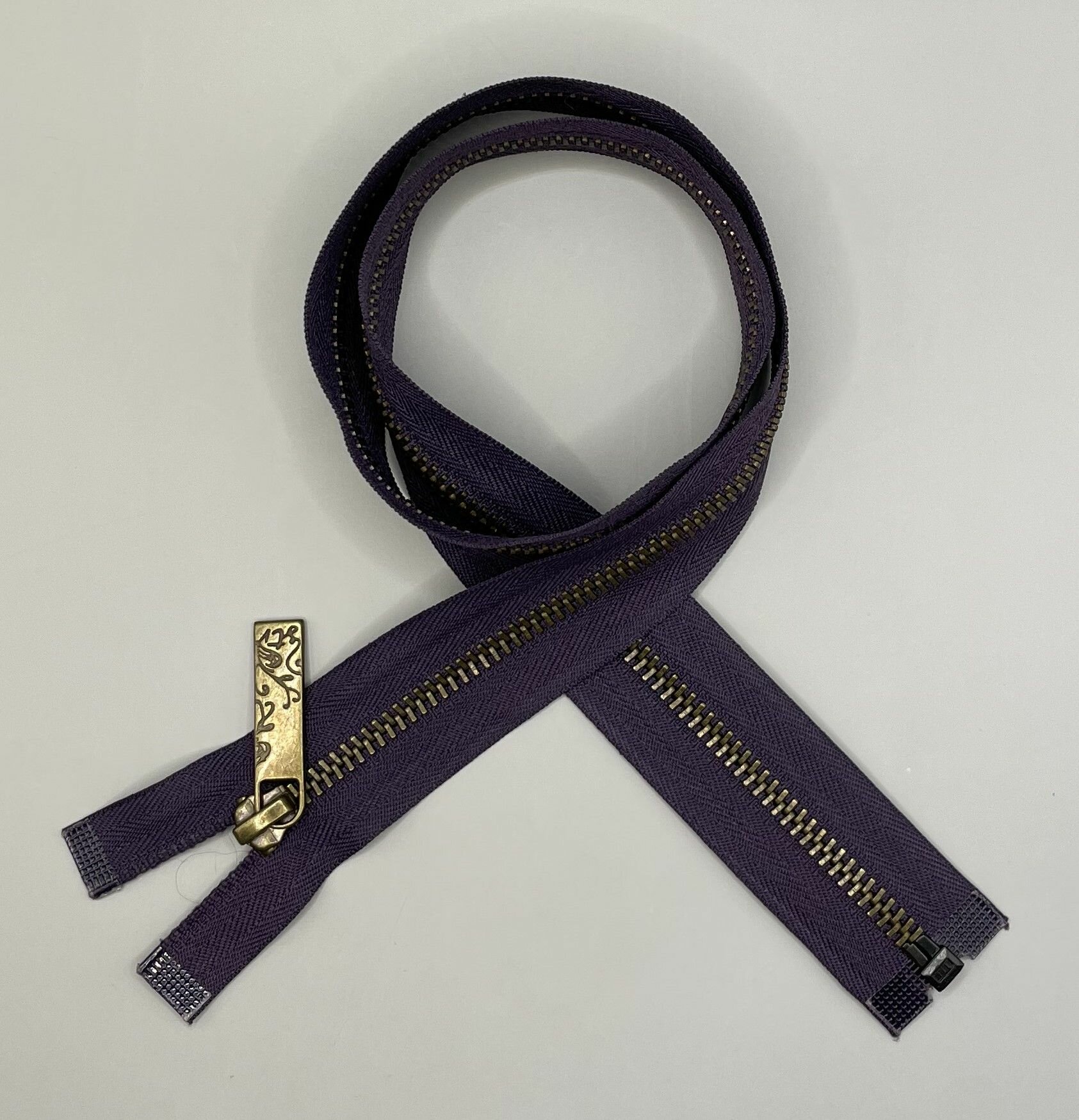 Молния металл,70см, тип 5, фиолетовый, зубья бронза,1 замок. Италия.1шт.