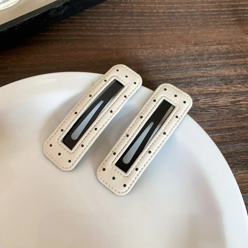 Черно-белые кожаные заколки BB 2 шт. C