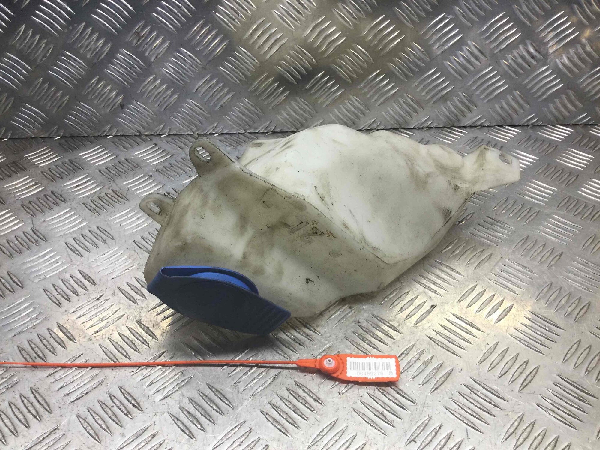 Б/У Бачок омывателя Volkswagen Polo 3 поколение (1994-2001) 2000 г.