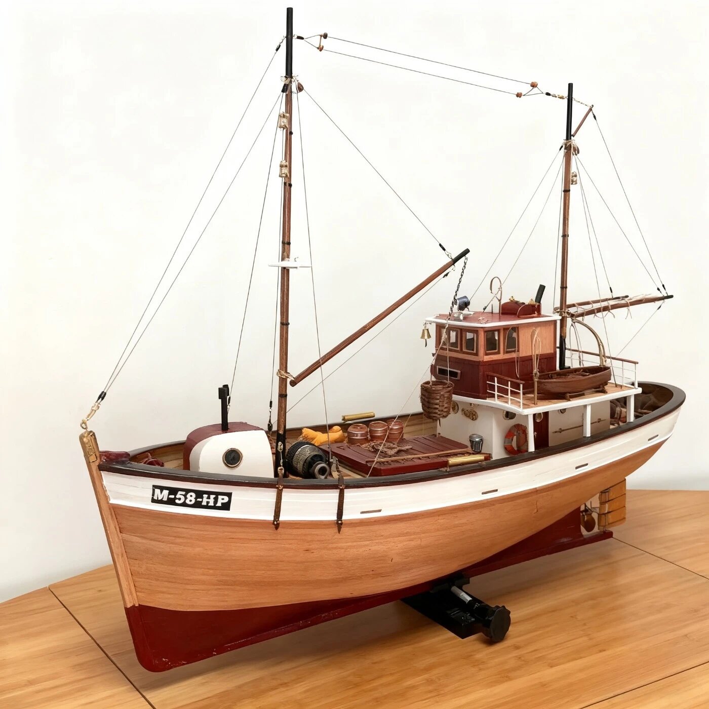 Деревянный радиоуправляемый корабль AT 99 MODEL Артур 113 см
