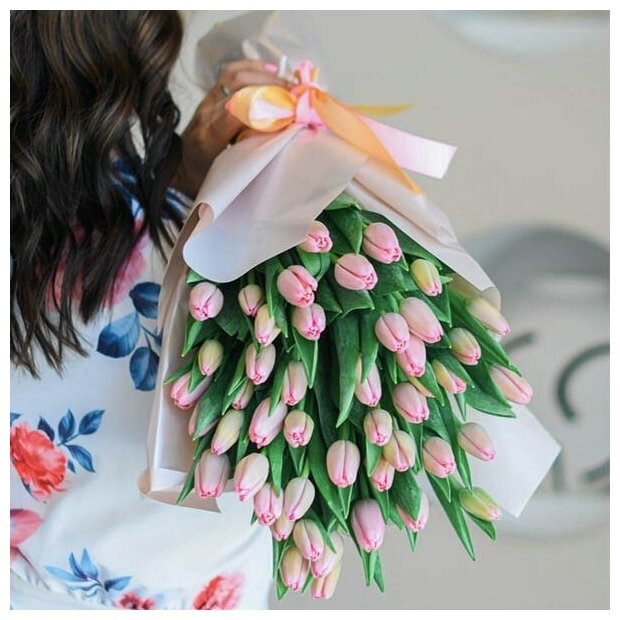 Монобукет Доставка Цветов "Мармеладка", тюльпаны, белый, розовый, 51 цветок, высота 40см