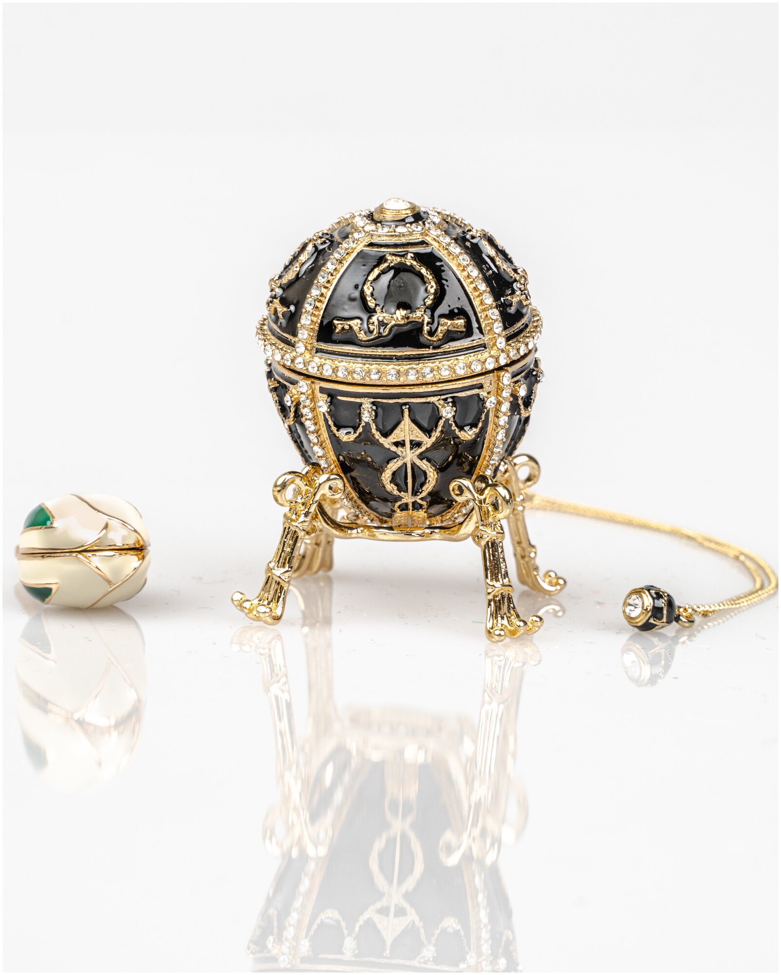 Шкатулка - яйцо в стиле Фаберже "Бутон розы" 7см, с подвеской, Черная / Золотистая
