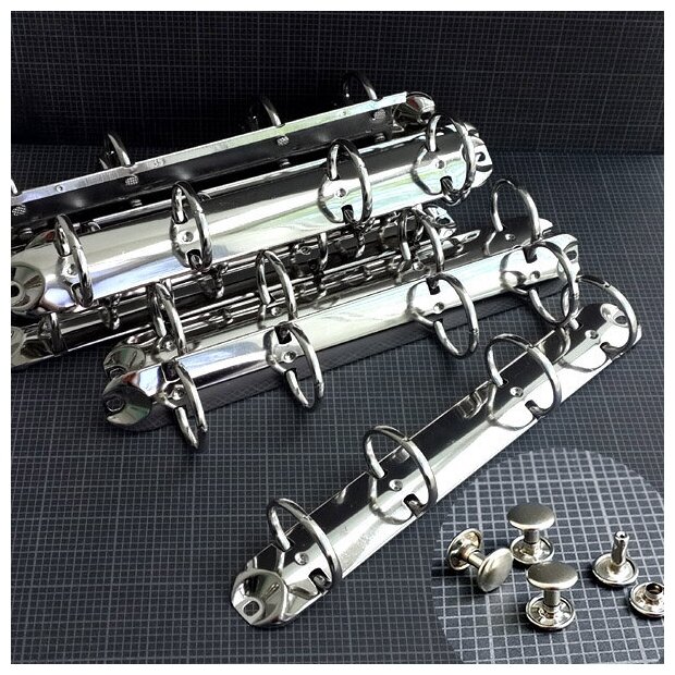 Металлический Кольцевой механизм, цвет серебристый, на 4 кольца, диаметр колец 30 мм, Длина механизма 21 см. цена за 5 штук+хольнитены